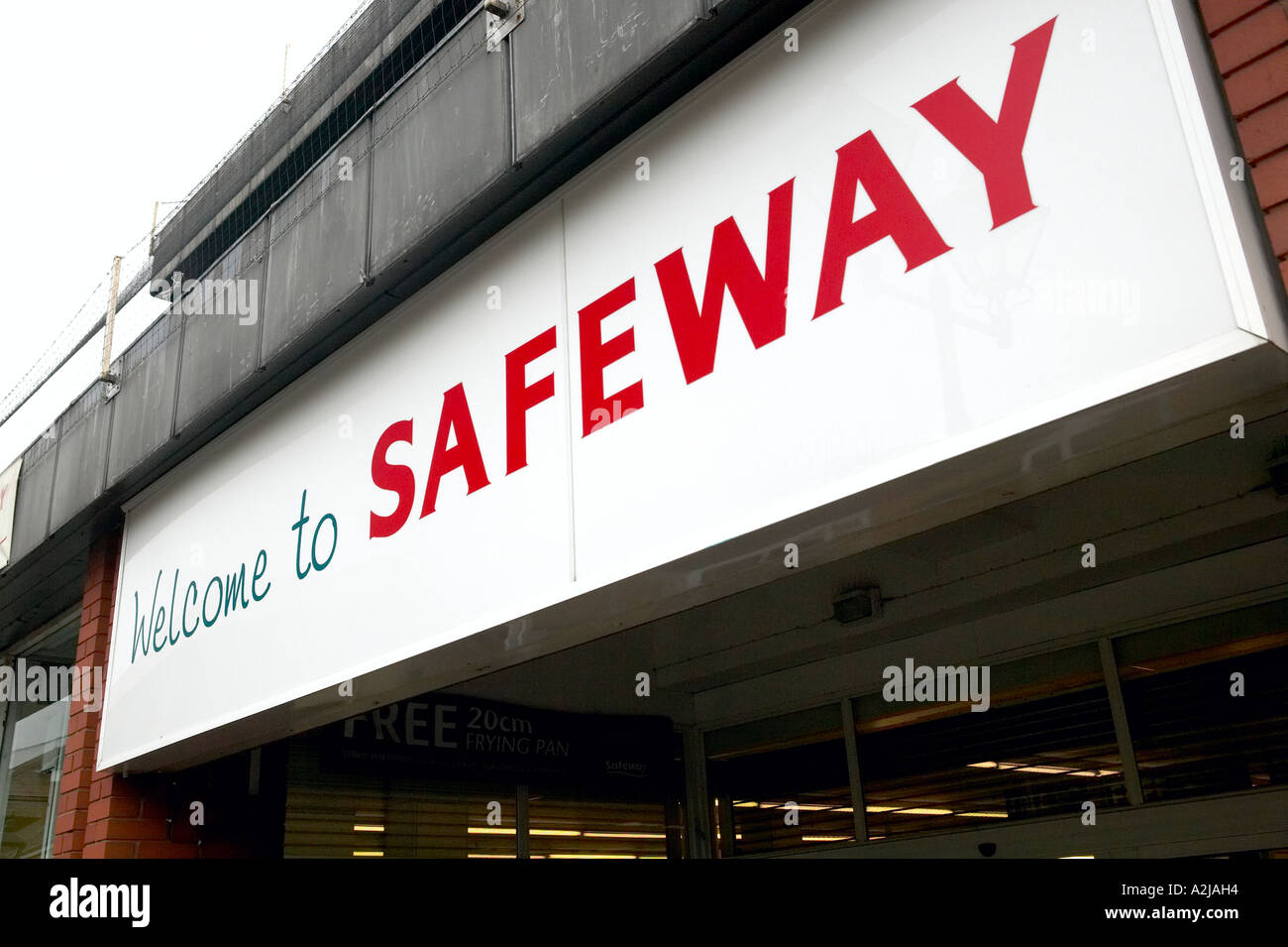Supermarket uk safeway hi-res stock photography and images - Alamy