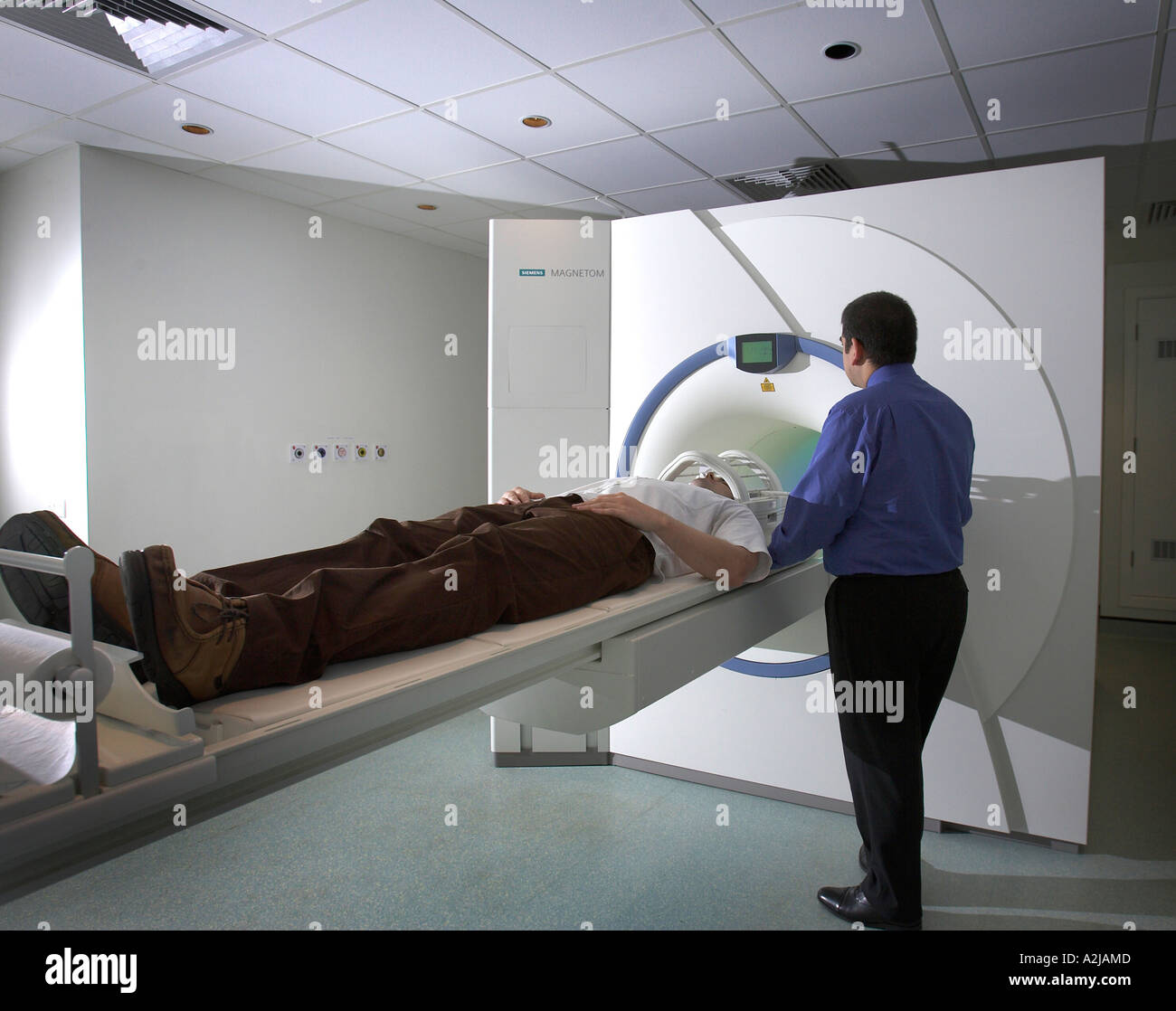 A technician operates a MRI scanner Stock Photo - Alamy
