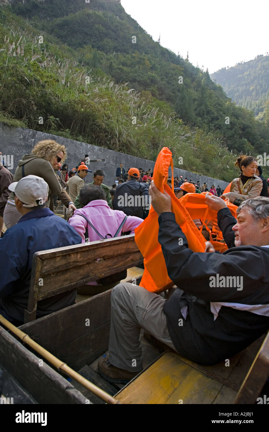 Yangtze river ba tujia row pull pea boat hi-res stock photography and ...