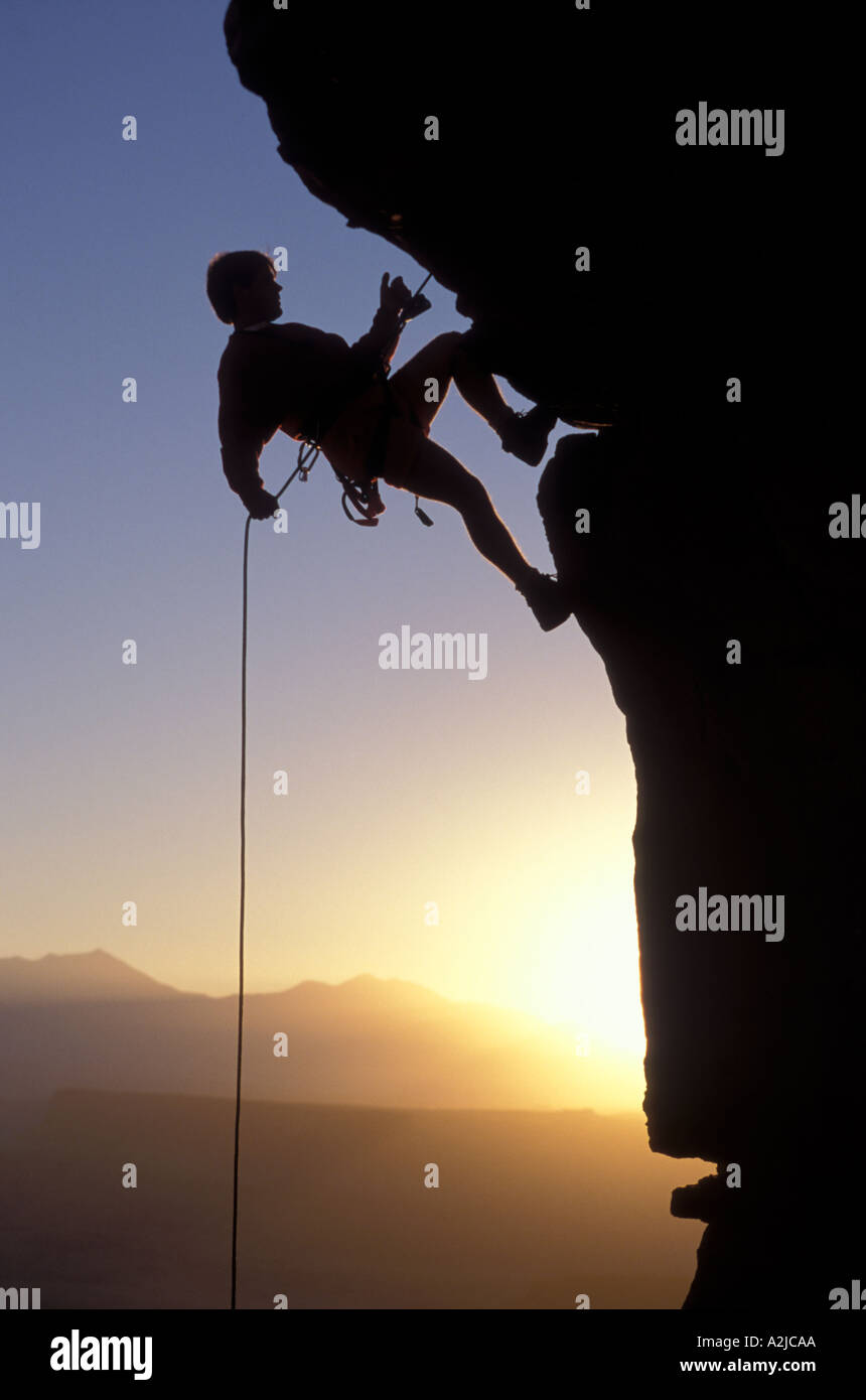 Rappelling cliff silhouette hi-res stock photography and images - Alamy