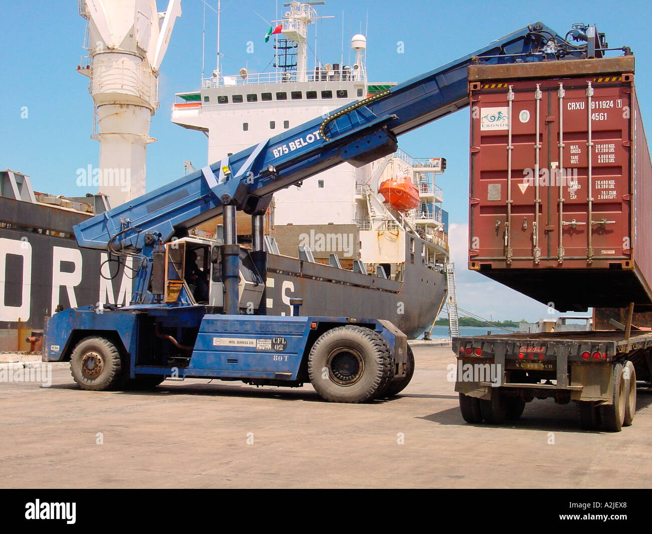Shipping cargo nigeria hi-res stock photography and images - Alamy