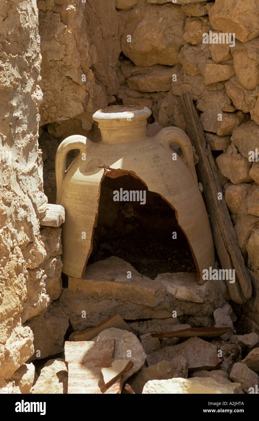 Ancient broken pottery africa hi-res stock photography and images - Alamy