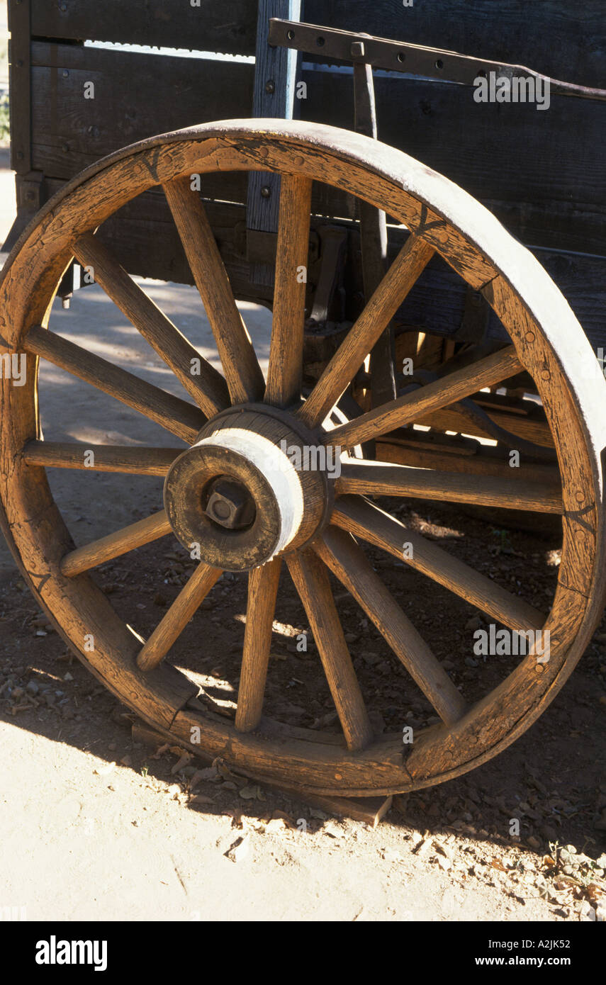 A wagon wheel at a Texas ranch Stock Photo - Alamy