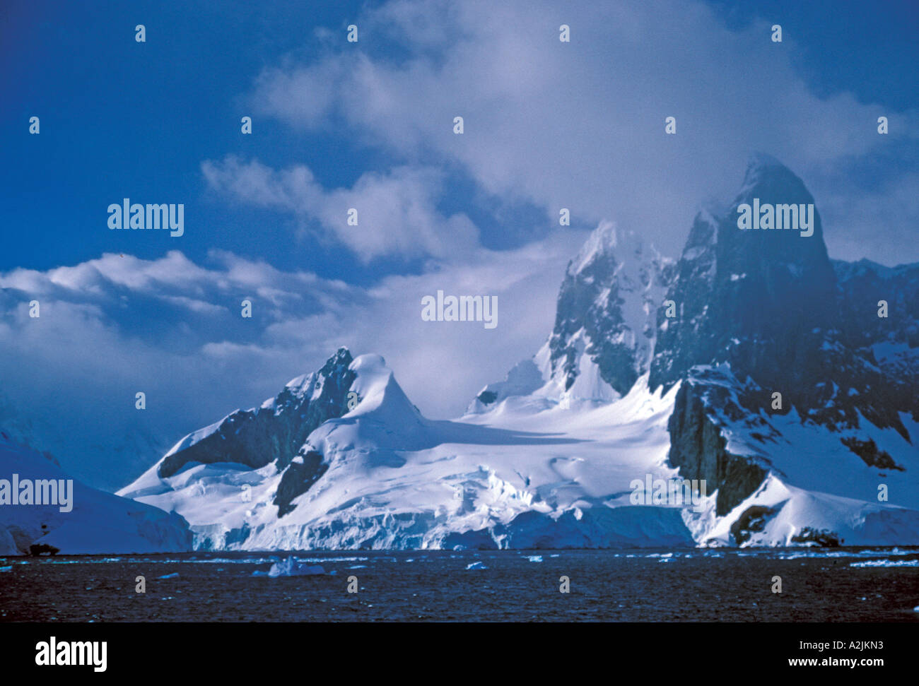 Icescapes hi-res stock photography and images - Alamy