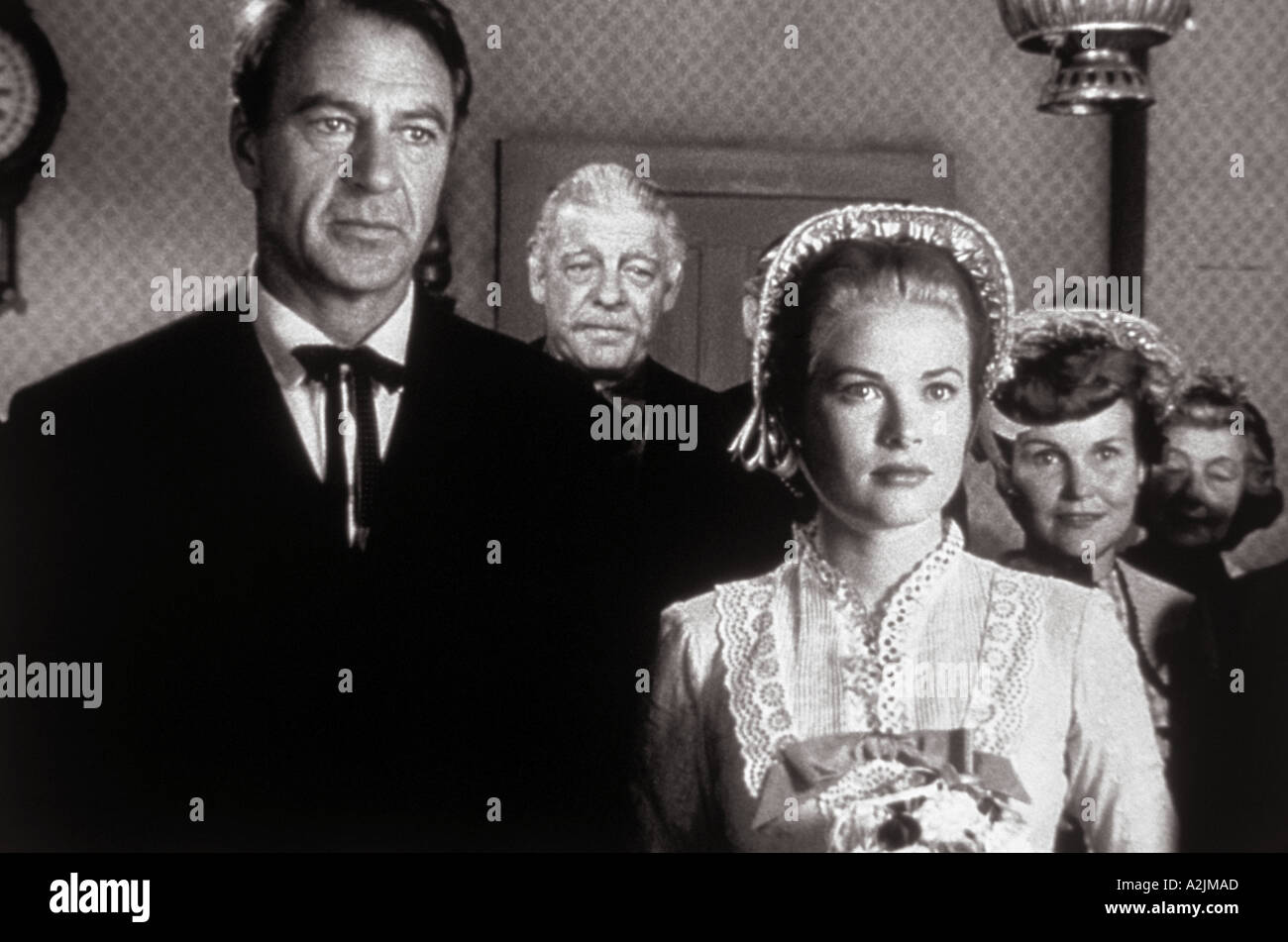 HIGH NOON Gary Cooper and Grace Kelly in the 1952 classic Western film ...