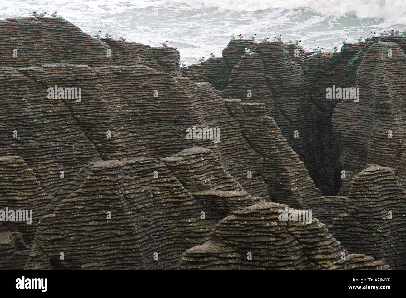Stacked flat rocks hi-res stock photography and images - Alamy