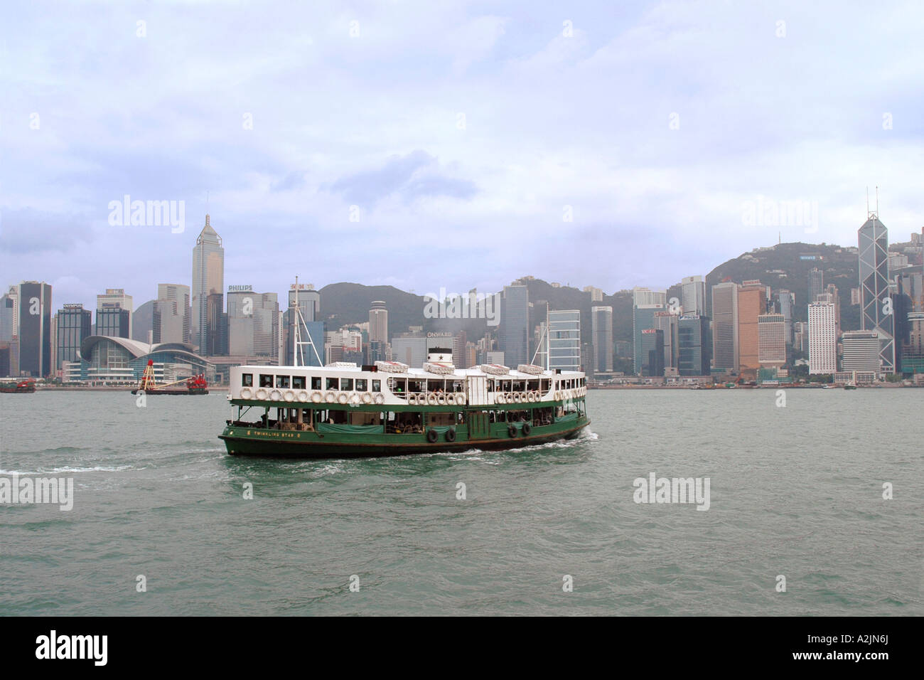 Harbor harbour hong kong cruise ship tour kowloon victoria hi-res stock ...