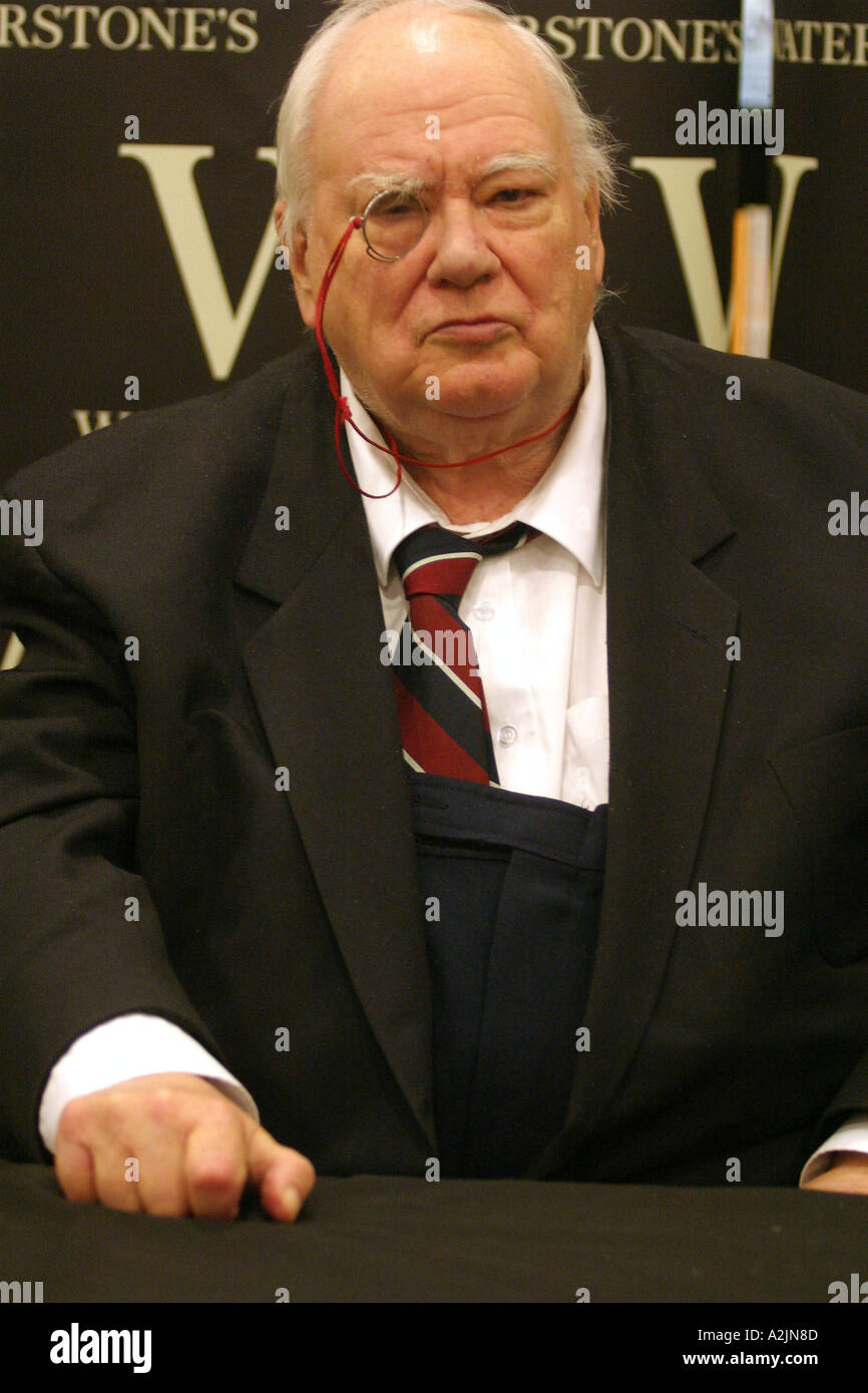 Patrick moore astronomer hi-res stock photography and images - Alamy