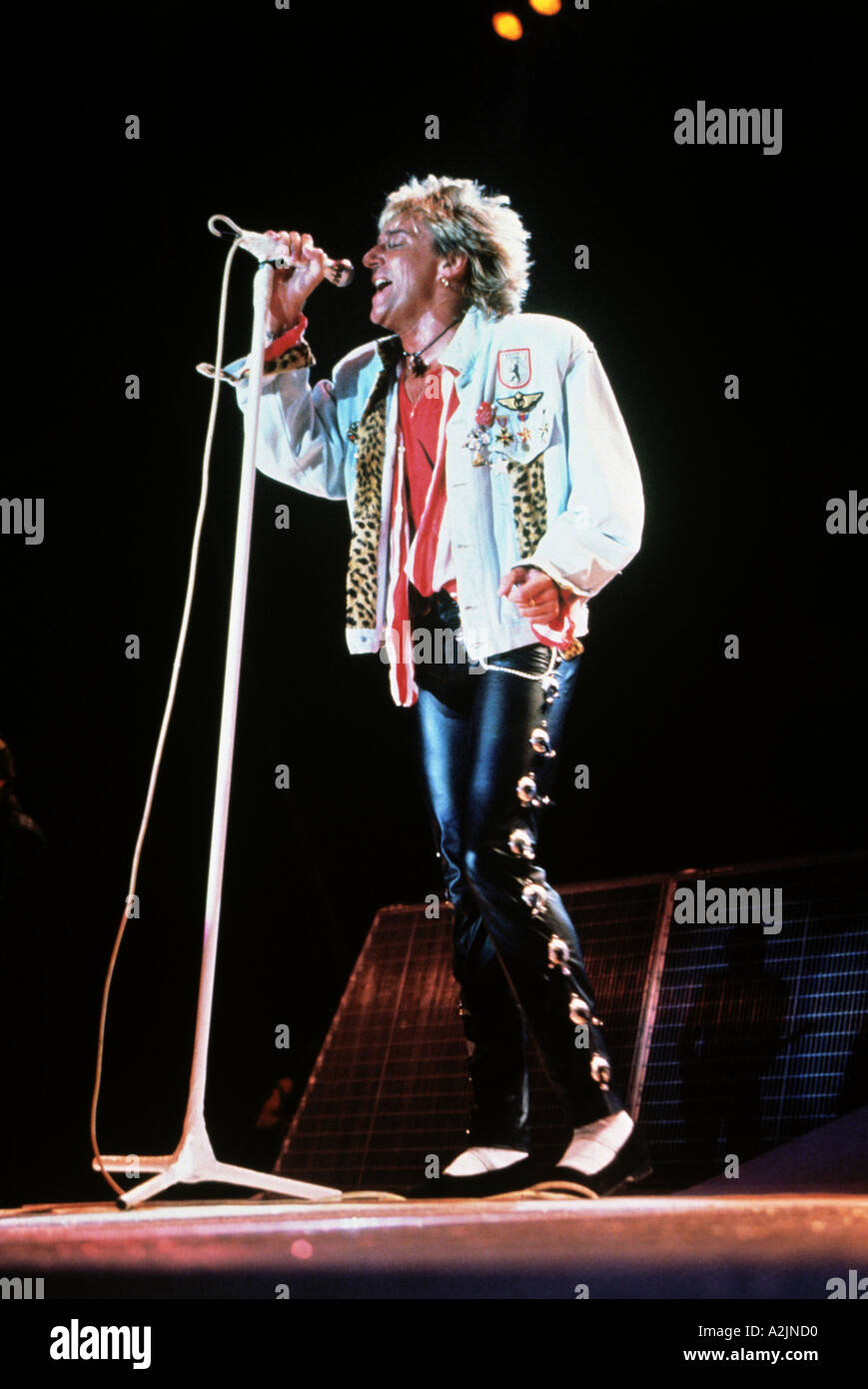 ROD STEWART on stage in 1986 Stock Photo - Alamy