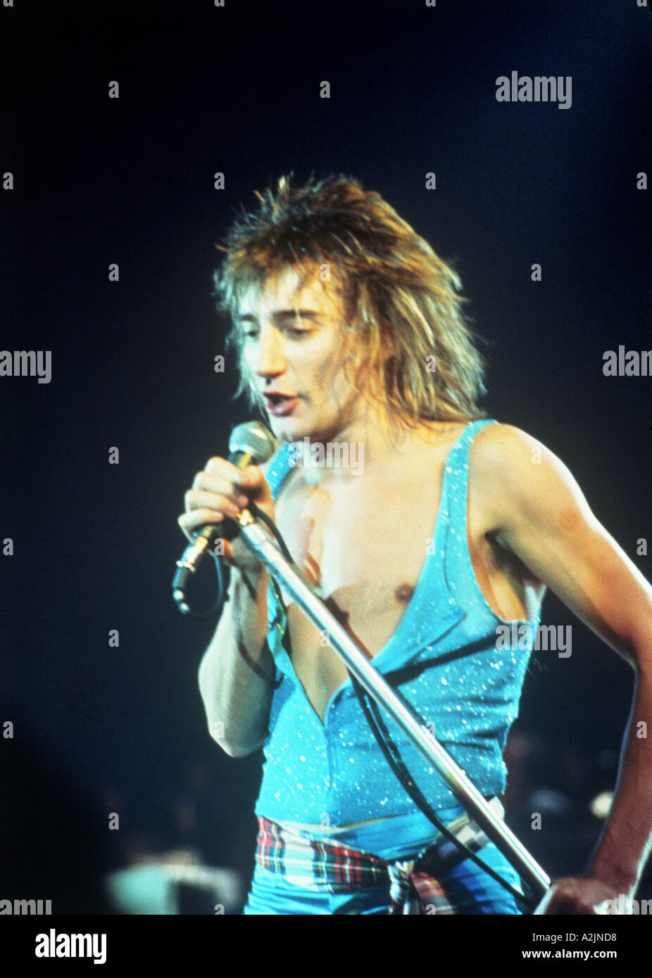 ROD STEWART on stage in 1973 Stock Photo - Alamy