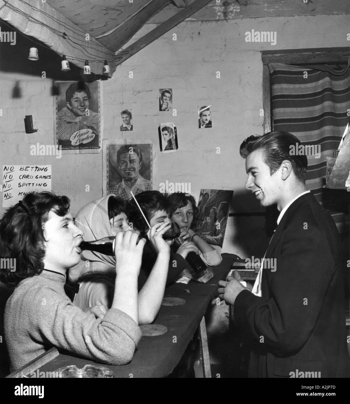 TENAGERS at a London club in 1957 Stock Photo - Alamy