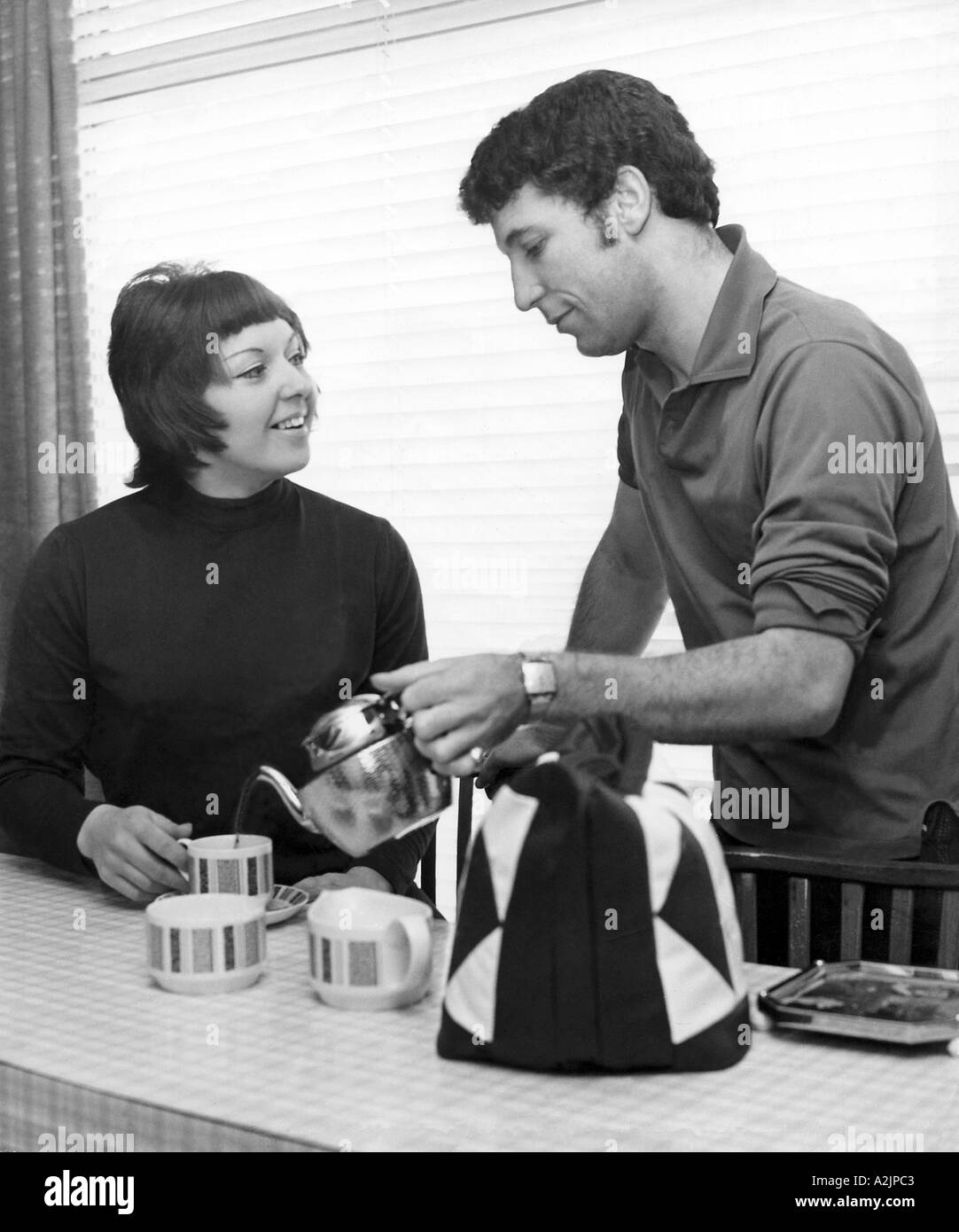 Sir Tom Jones Wife Linda Tom Jones's New Album Is First Since Losing