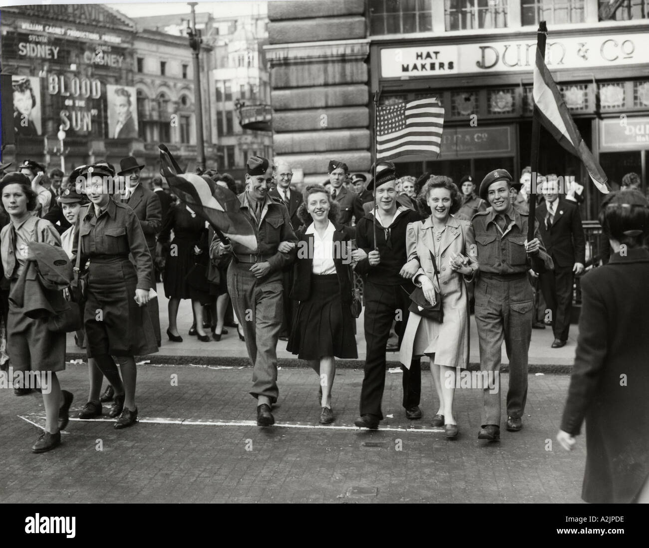 VE DAY 8 MAY 1945 celebrating at the corner of Piccadilly and Regents ...