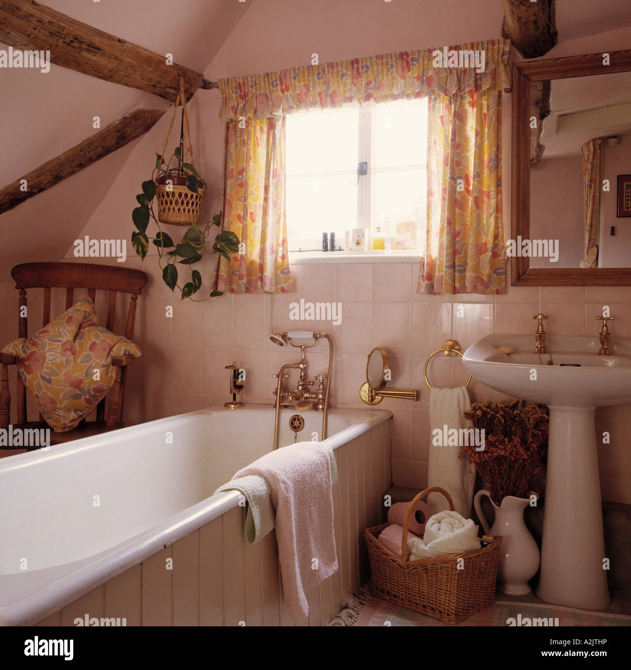 Pink cottage attic bathroom with floral curtains Stock Photo - Alamy