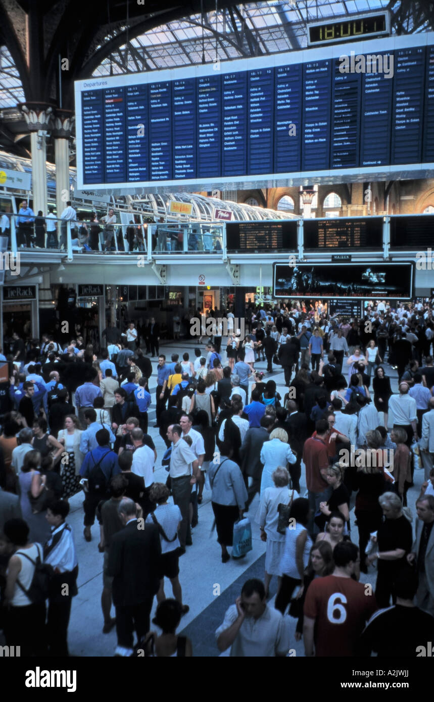 Busy Station Scene Commuters Liverpool Street Station London England ...