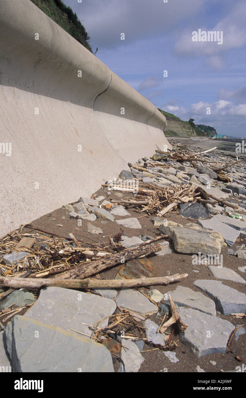 Wave return wall coastal defence hi-res stock photography and images ...