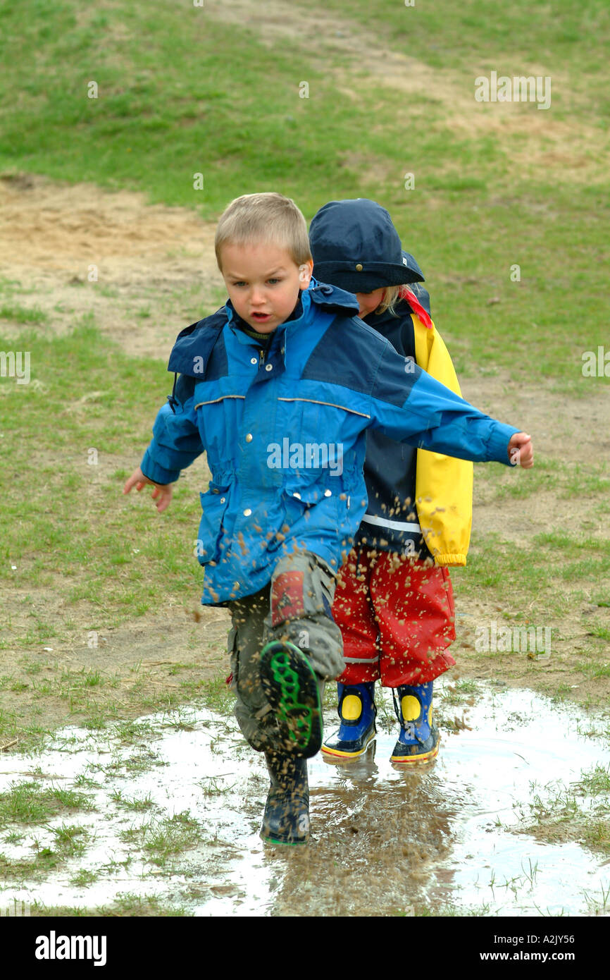 children play in sludge Stock Photo - Alamy