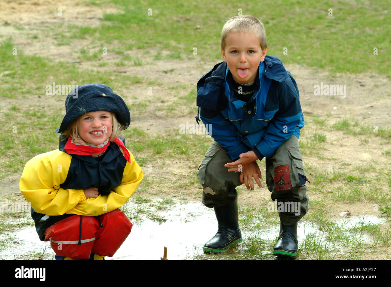 children play in sludge Stock Photo - Alamy