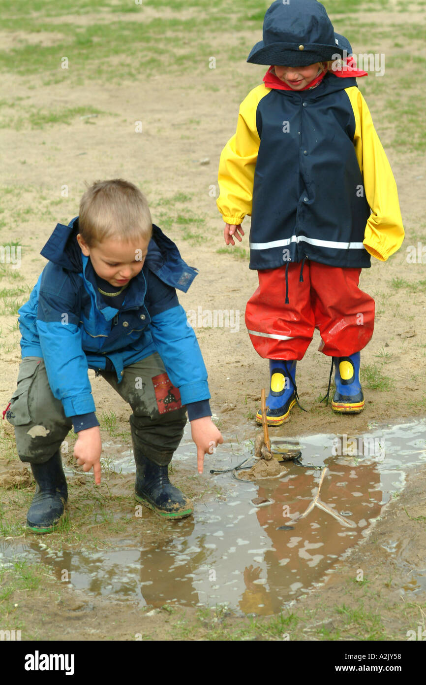 children play in sludge Stock Photo - Alamy