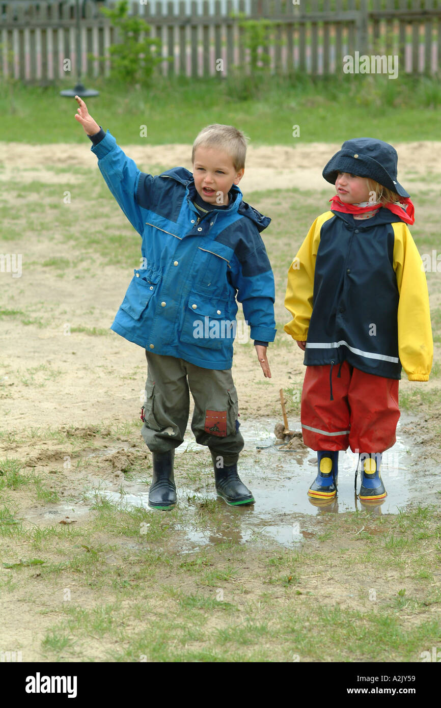 children play in sludge Stock Photo - Alamy