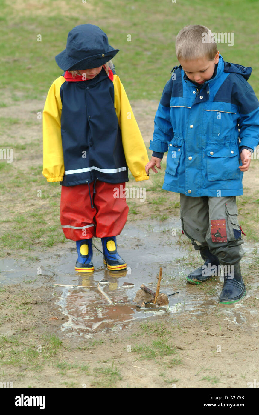 children play in sludge Stock Photo - Alamy