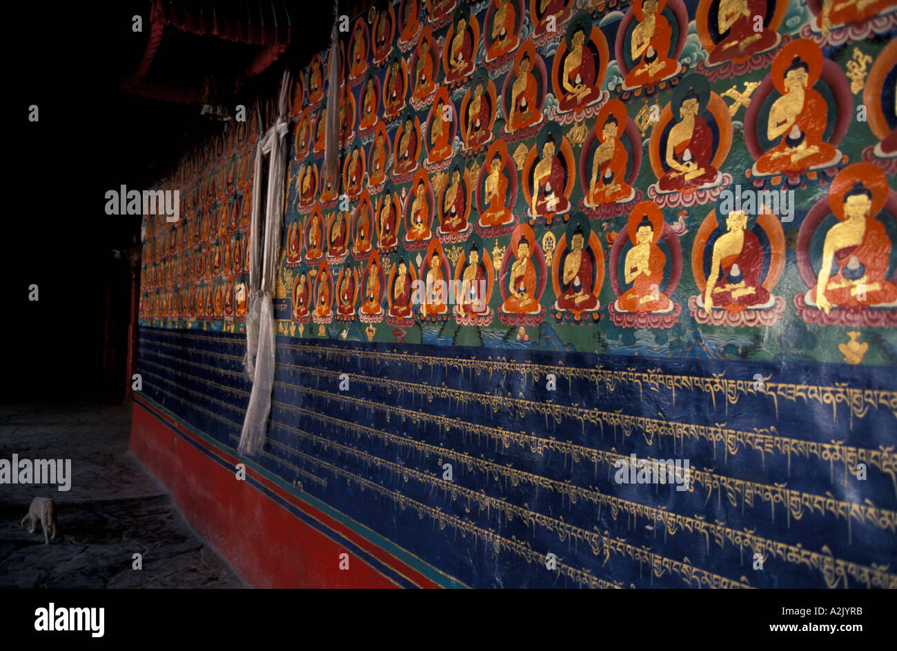 Tibet- Shigatse. wall mural at tashilumpo Stock Photo - Alamy