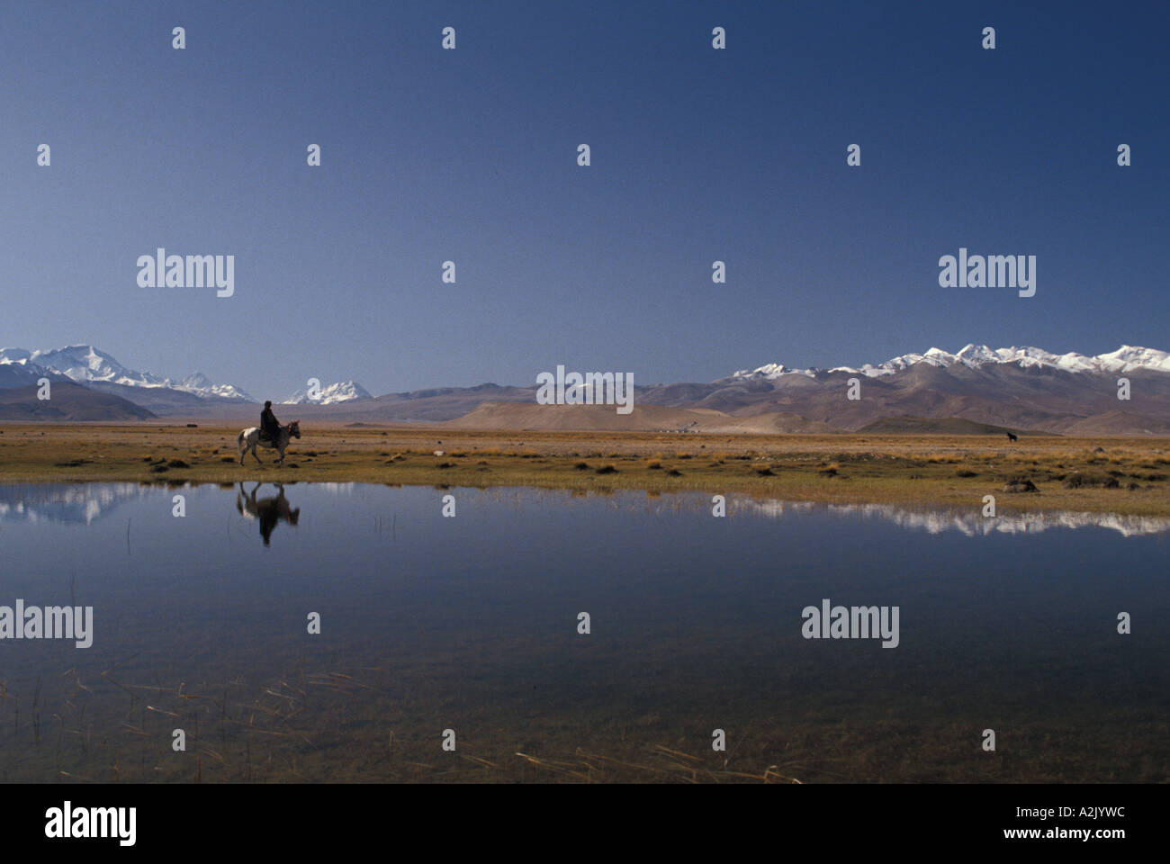 Tingri hi-res stock photography and images - Alamy