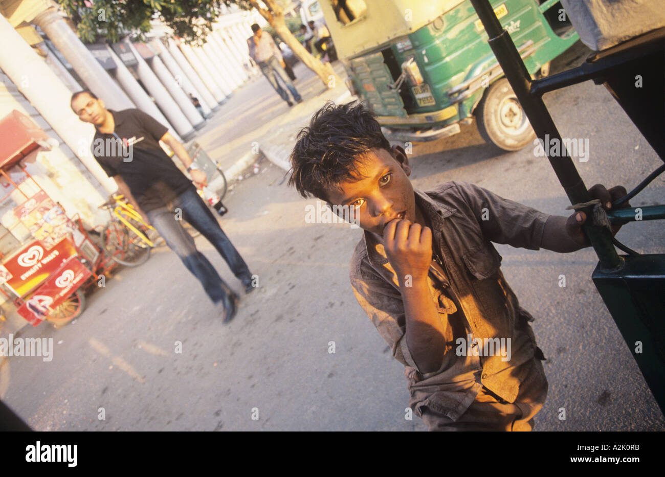 India, a child begs in a middle class shopping suburb of Delhi Stock ...