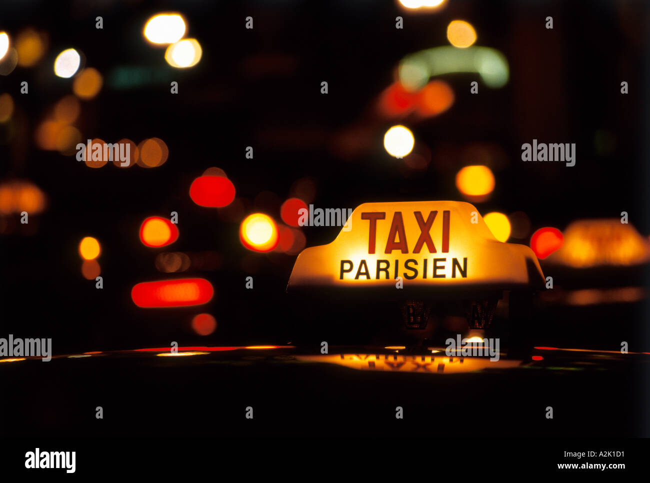 Paris taxi sign hi-res stock photography and images - Alamy