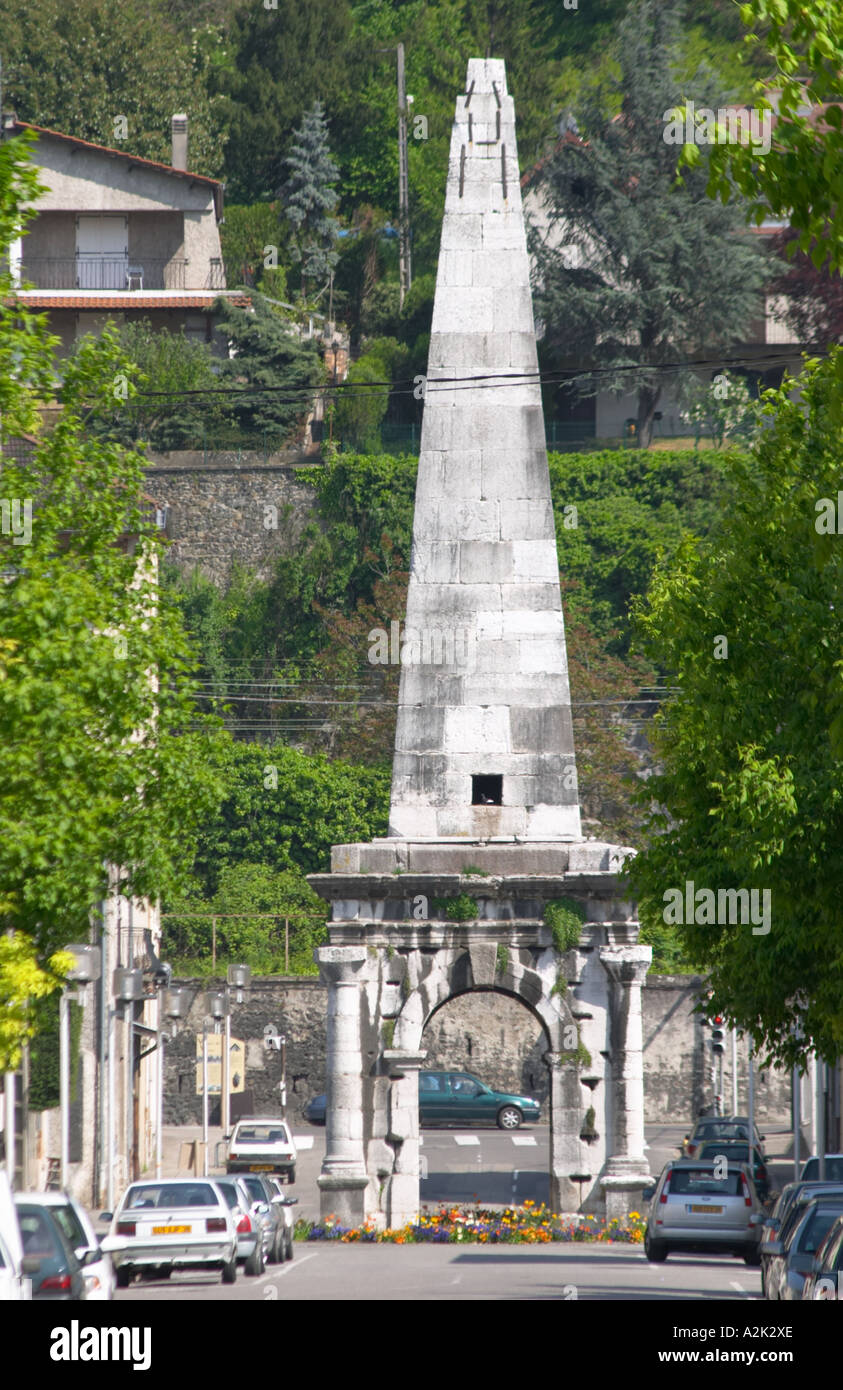 The pyramid in Vienne that has given it's name to the restaurant La ...