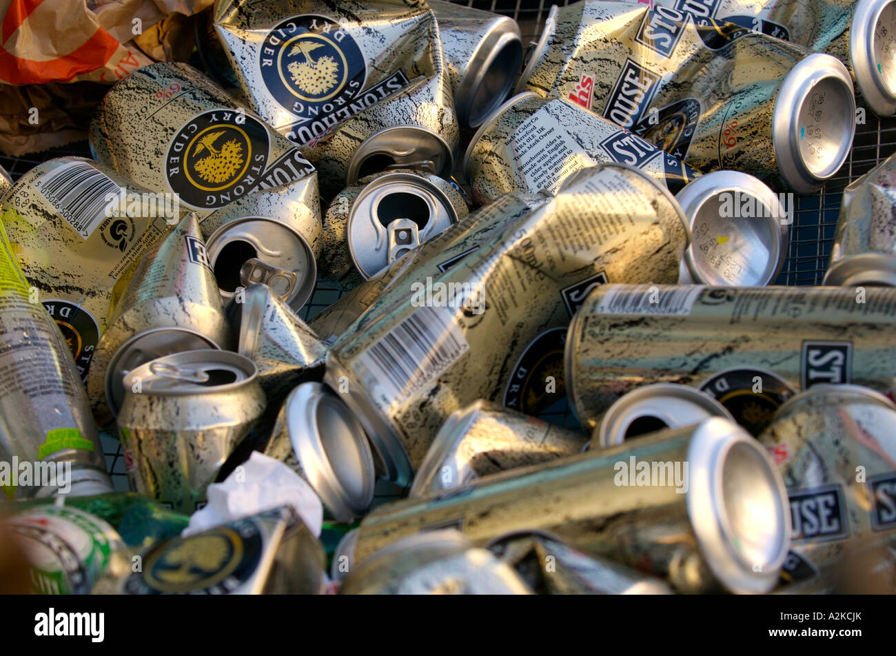 Beer cans litter hi-res stock photography and images - Alamy