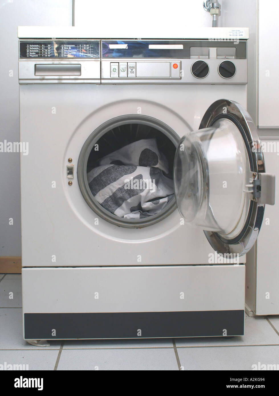 Washing maschine hi-res stock photography and images - Alamy