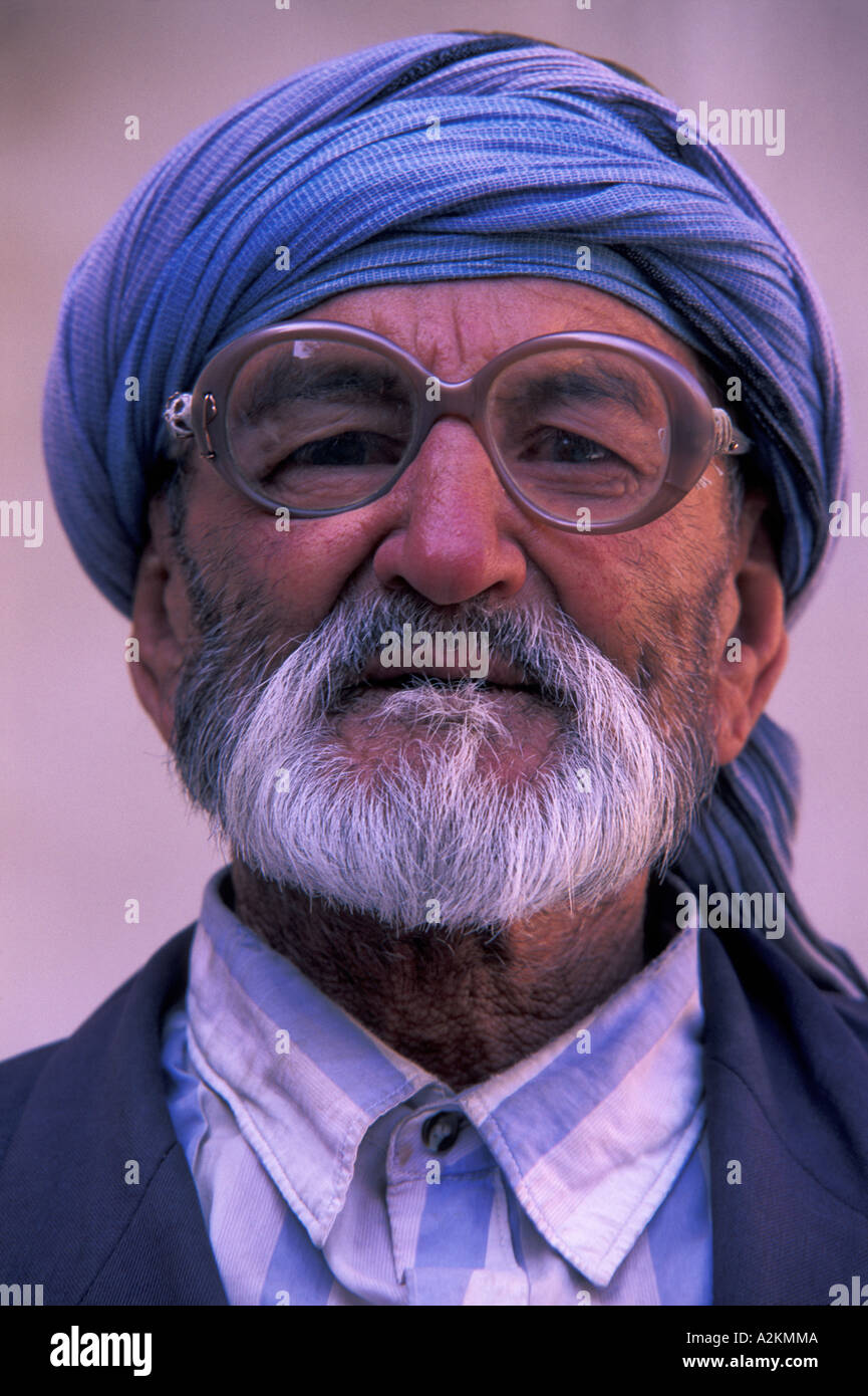 Uzbek man in traditional costume Samarkand Uzbekistand Stock Photo - Alamy