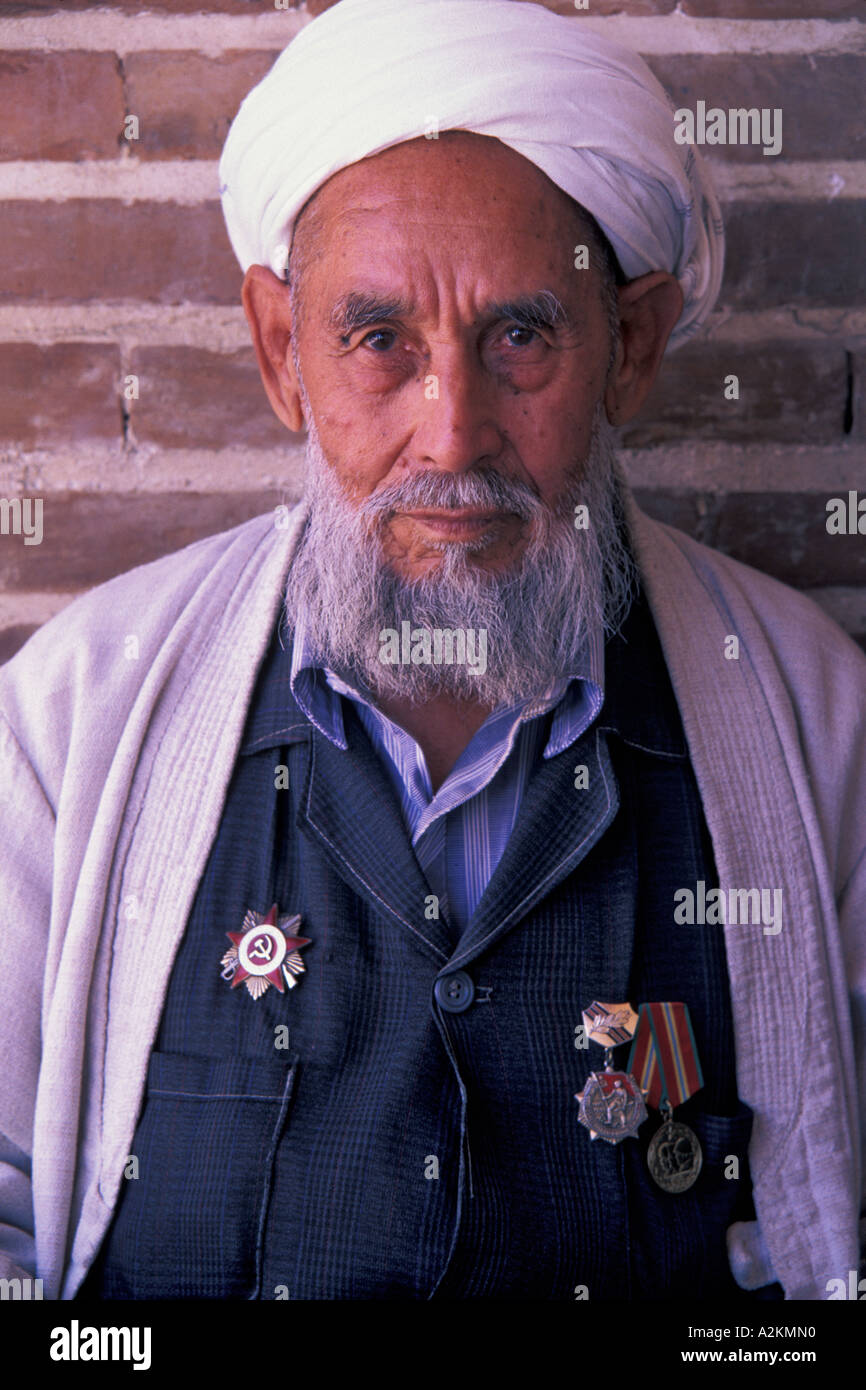Uzbek man in traditional costume hi-res stock photography and images ...