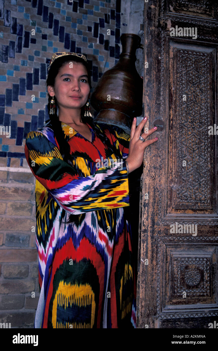 Traditional girl in samarkand hi-res stock photography and images - Alamy