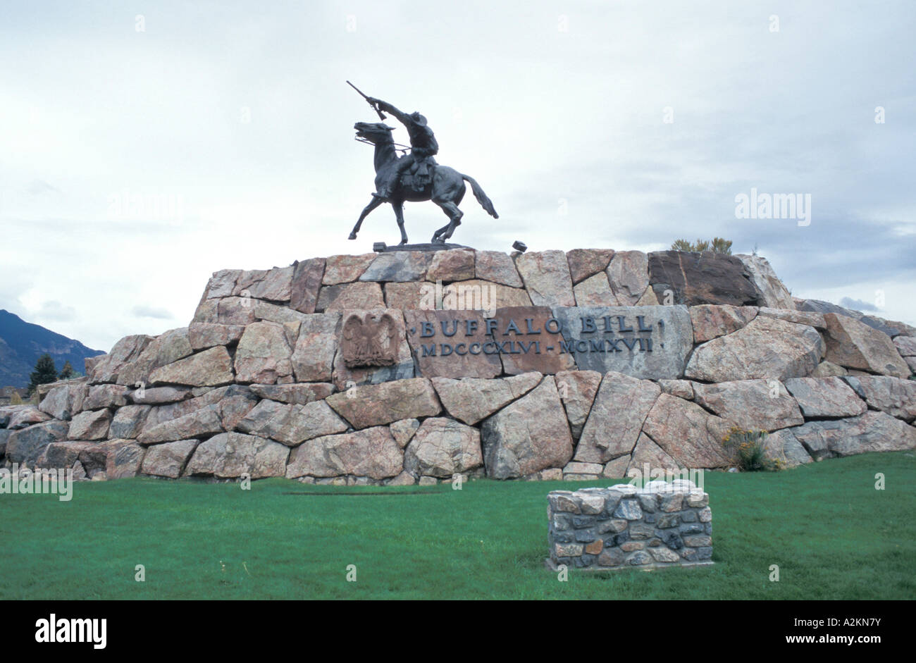 Buffalo bill statue hi-res stock photography and images - Alamy