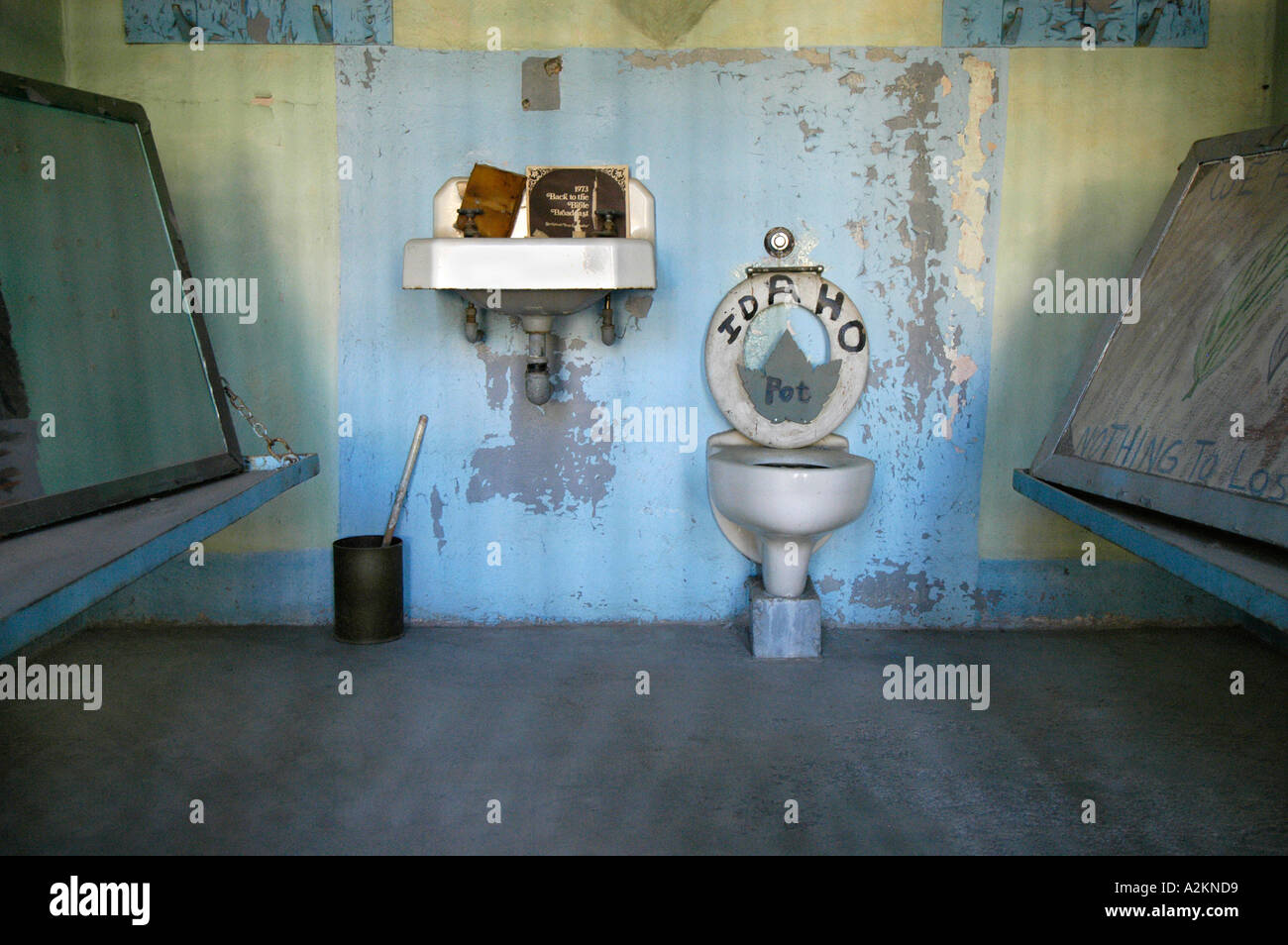 Prisoners cell interior hi-res stock photography and images - Alamy