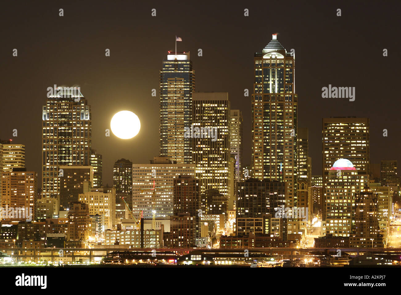 Seattle skyline moonrise hi-res stock photography and images - Alamy