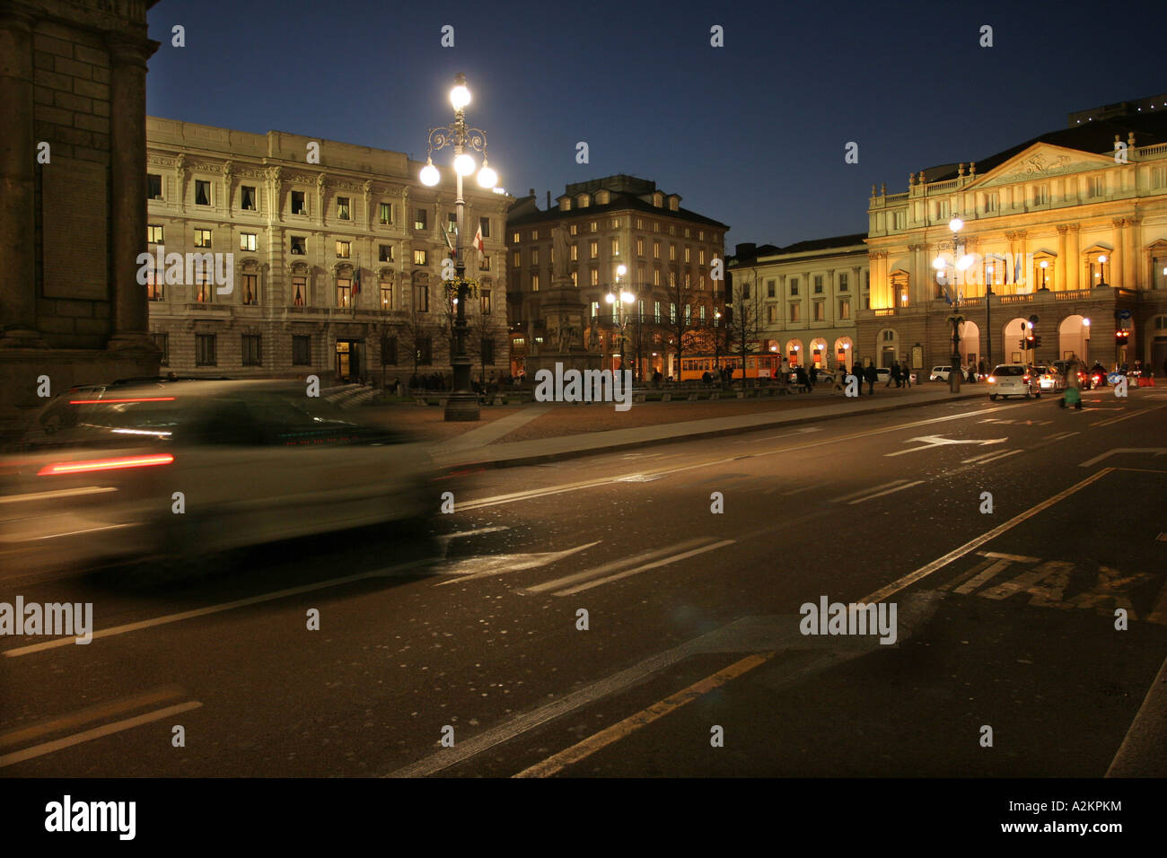 Horizontal la scala theater hi-res stock photography and images - Alamy