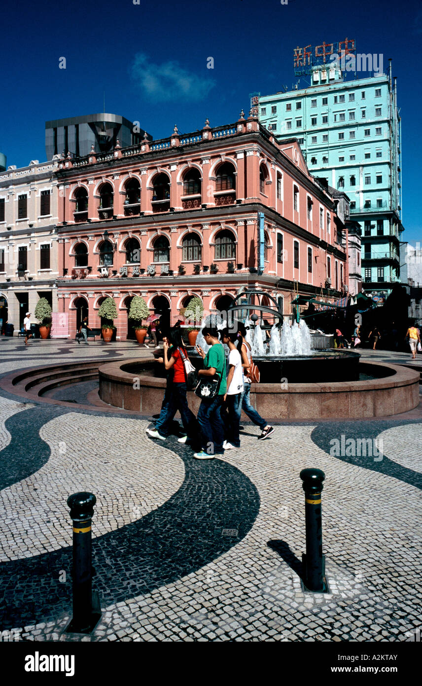 Aug 29, 2006 - View of the main town square, the Largo de Senado, in ...