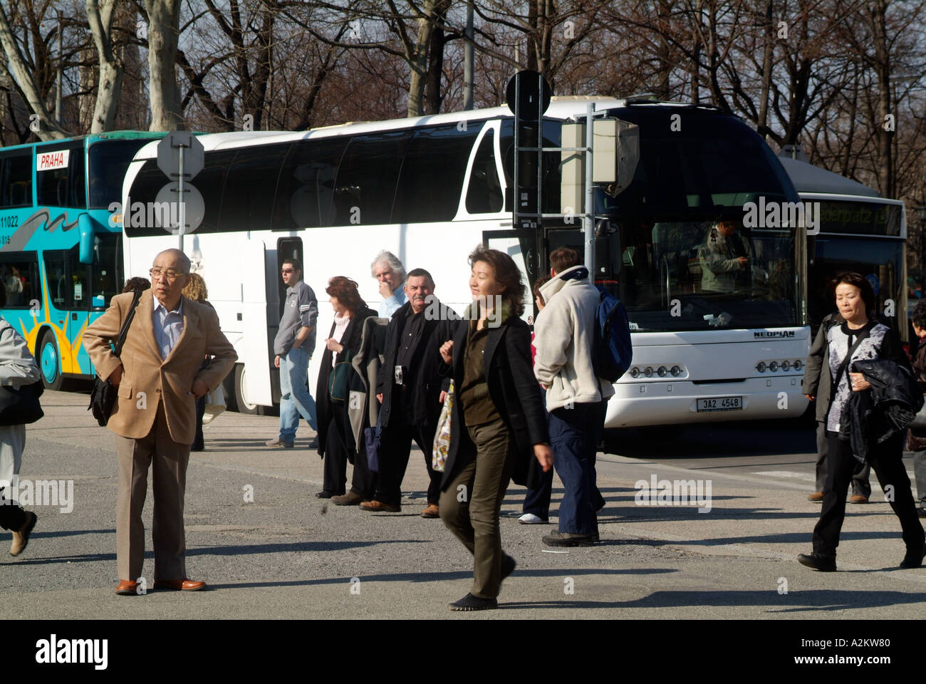 Tourists getting off bus hi-res stock photography and images - Alamy