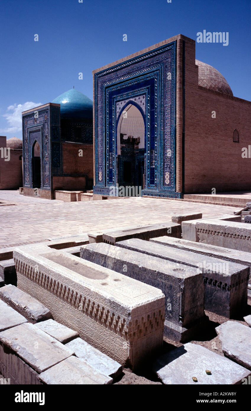 May 27, 2006 - Tomb of the Living King, - the Shah-i-Zindah complex in ...