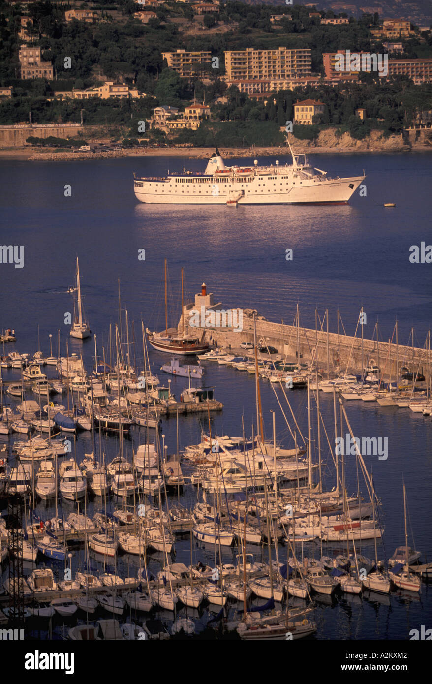 EU, France, Cote D'Azur / Riviera, Villefranche, sur, Mer, Cruise ship ...