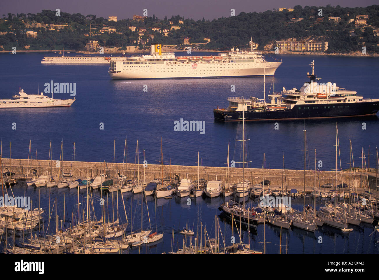 EU, France, Cote D'Azur / Riviera, Villefranche, sur, Mer, Cruise ship ...