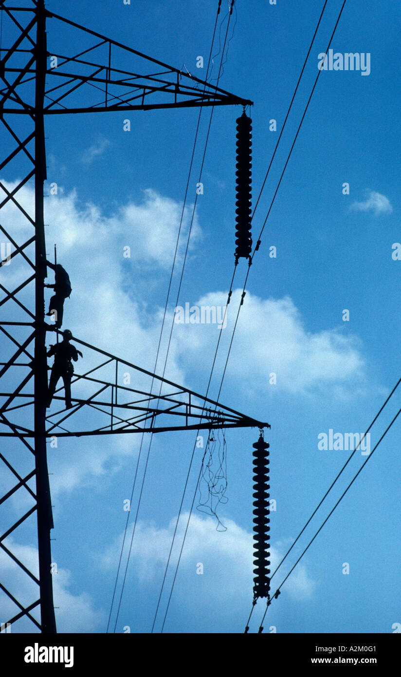 Men working at height hi-res stock photography and images - Alamy