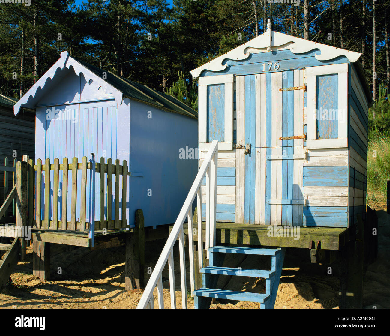 Two beach huts next hi-res stock photography and images - Alamy