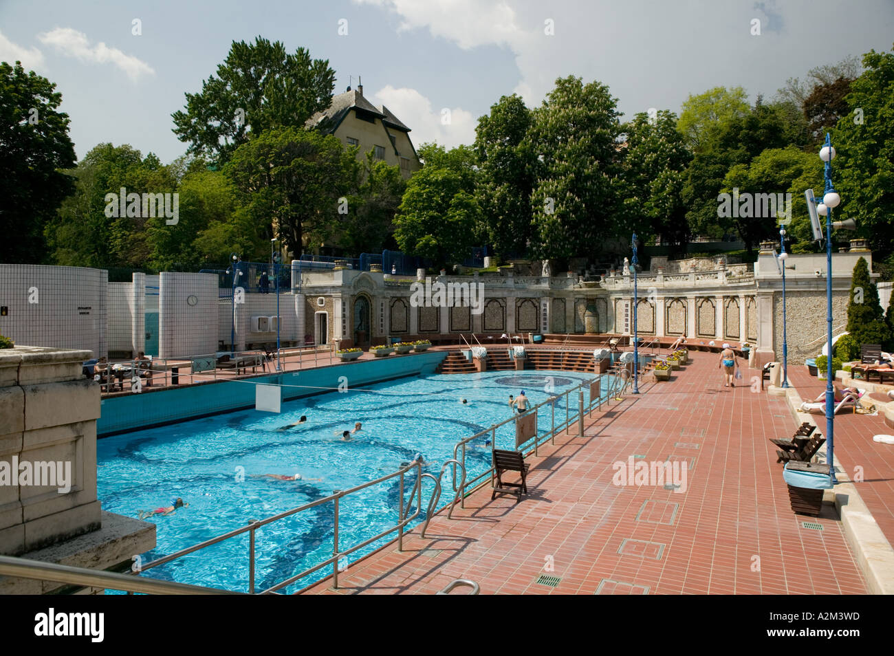 HUNGARY, Budapest: Gellert Baths, Exterior Pool Stock Photo - Alamy