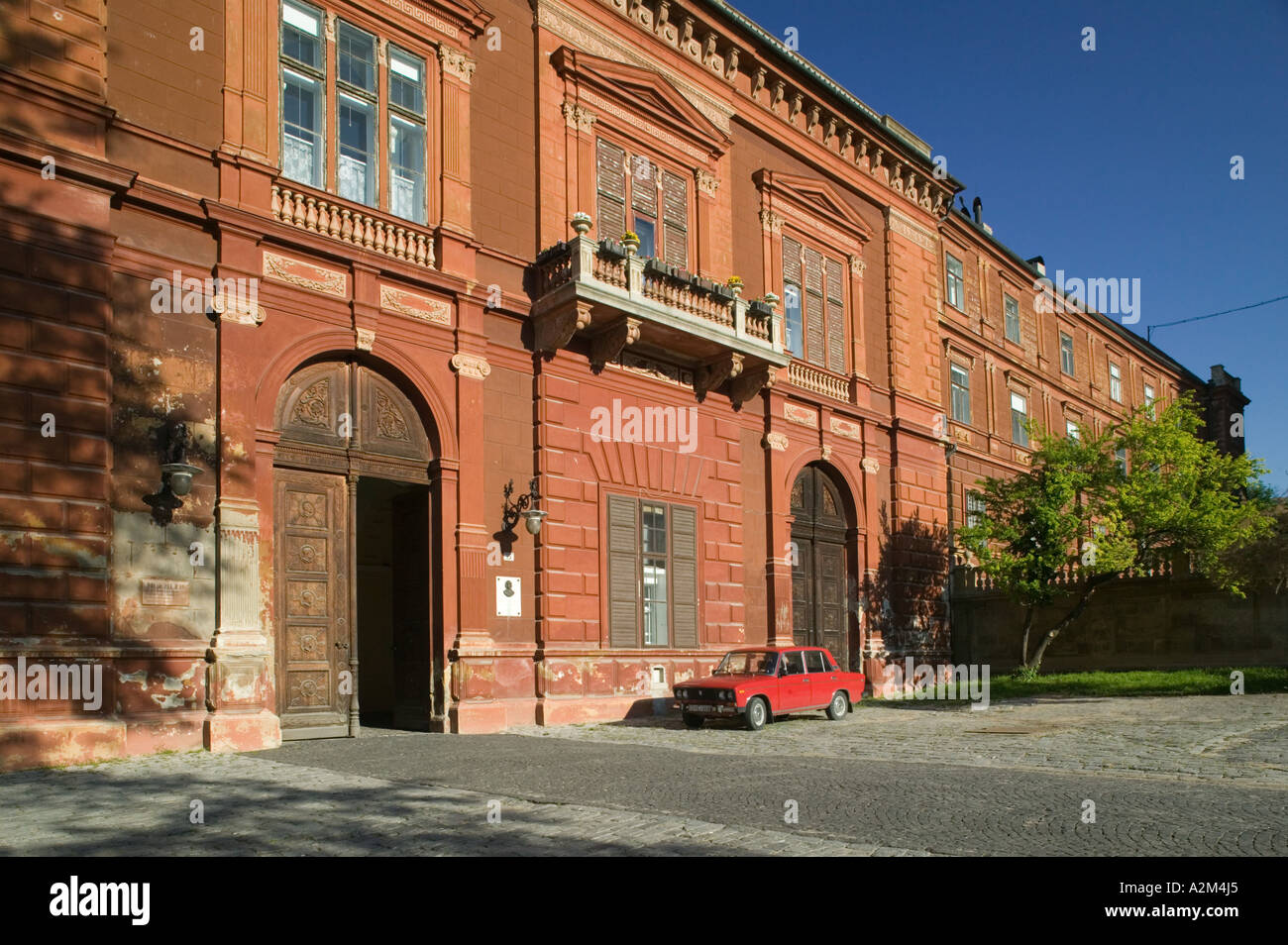 HUNGARY, Southern Transdanubia, PECS: Dom ter Square, Bishop's Palace ...