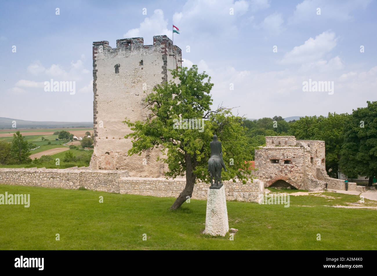 HUNGARY, Lake Balaton Region, NAGYVAZSONY: Vazsonyko Castle (15th ...