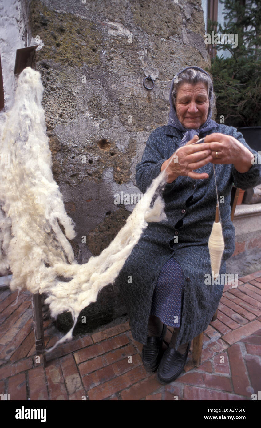 Spinning the wool Stock Photo - Alamy